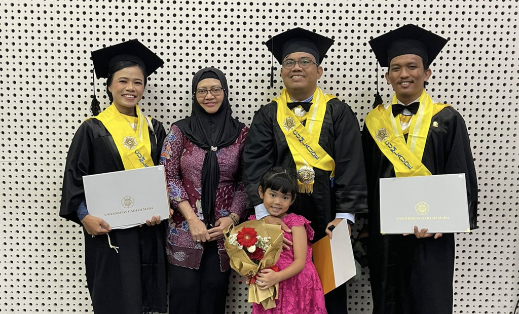 MMB UGM Lepas Tiga Wisudawan Baru – Program Studi Magister Manajemen Bencana
